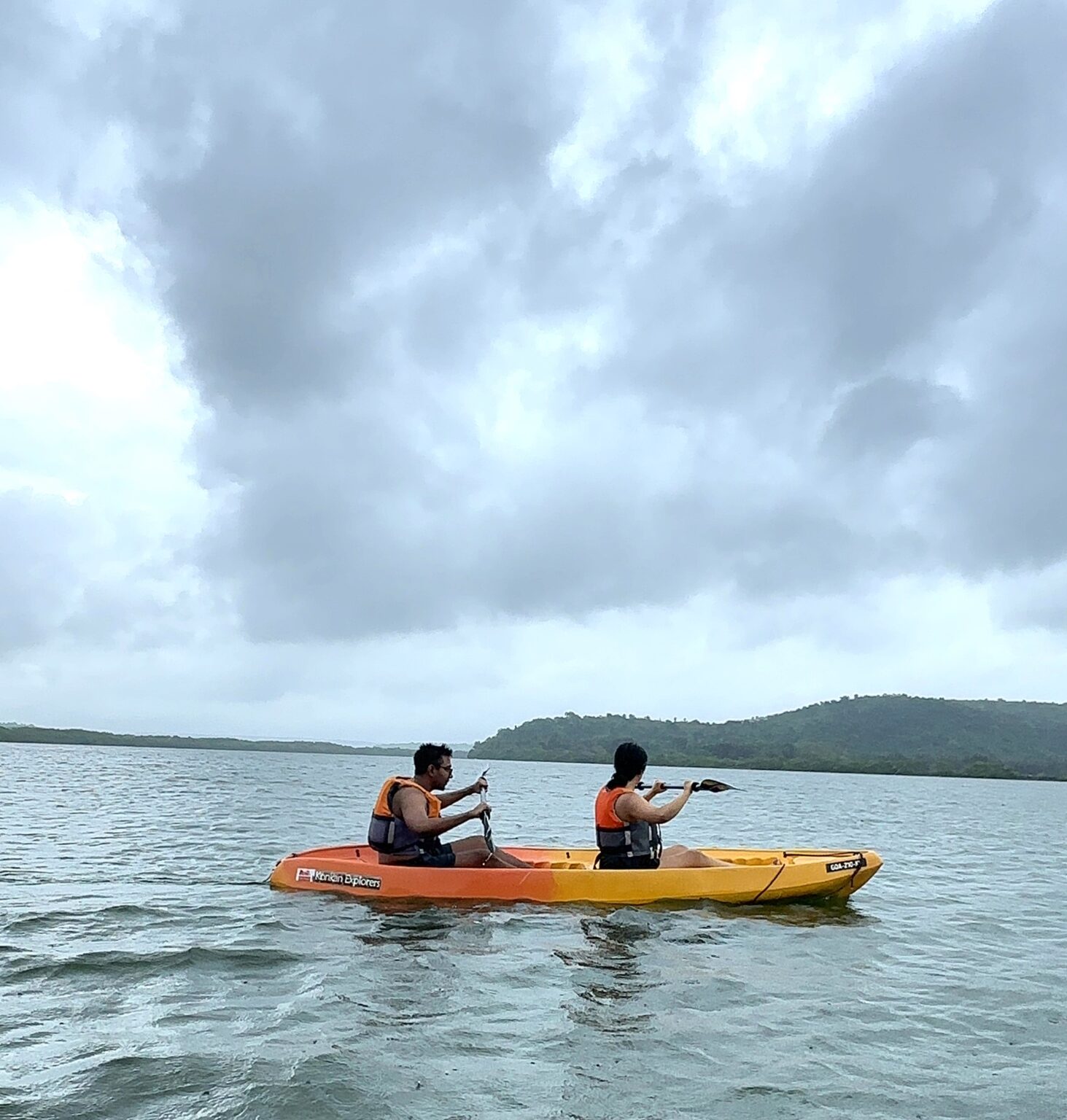 Kayaking in the monsoon on the Chapora River